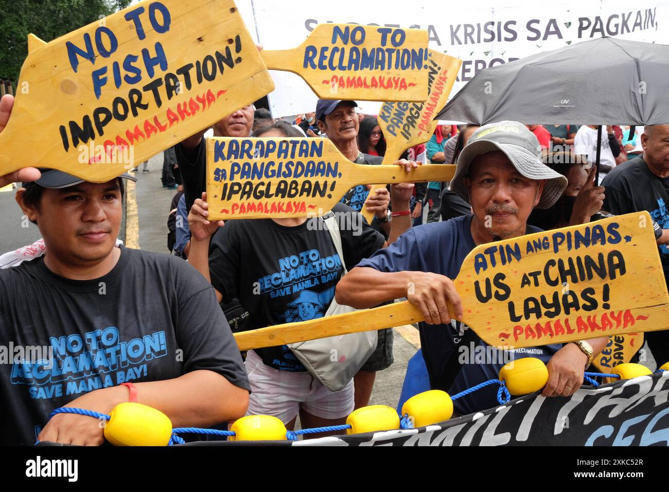 Filipino progressive groups gather on Commonwealth Avenue, Quezon City ...