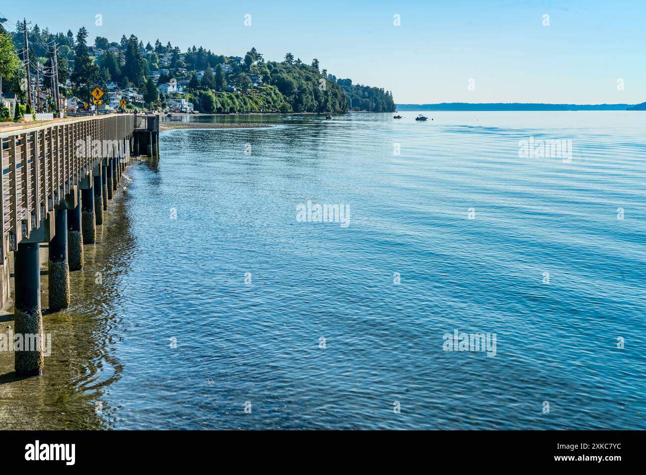 A small cove with waterfront homes in Redondo Beach, Washington Stock ...