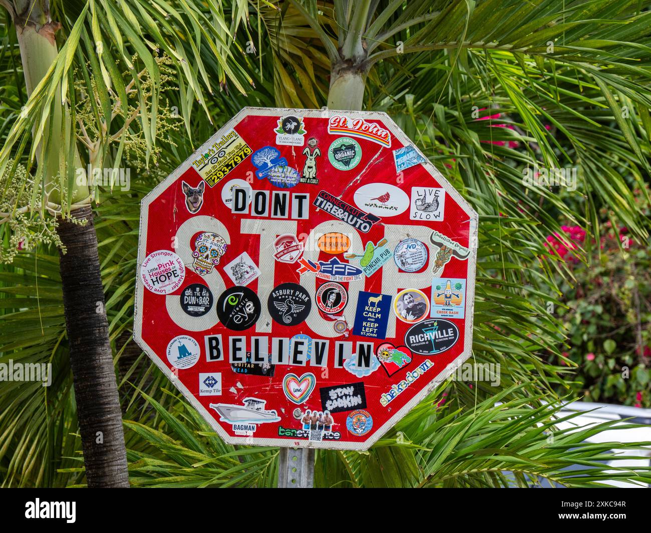 Caribbean road sign hi-res stock photography and images - Alamy