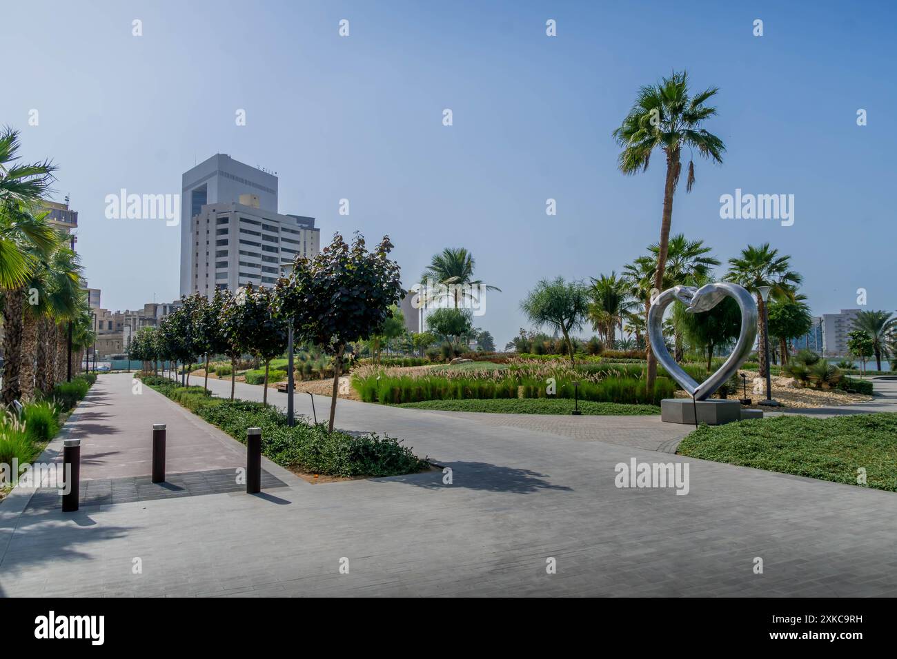 The palms and promenade (Corniche) at Jeddah waterfront, Saudi Arabia ...