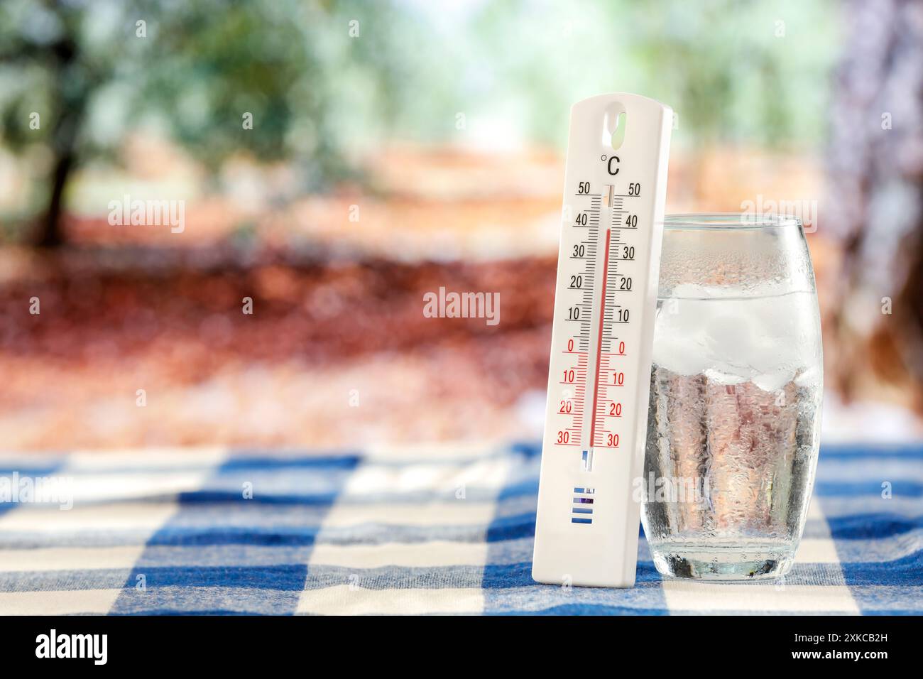 Thermometer on wood table hi-res stock photography and images - Alamy