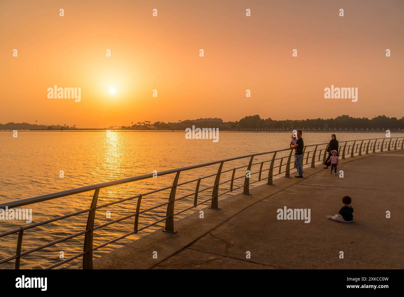 The Saudi people watching sunset on the Al Hamra Corniche in Jeddah ...