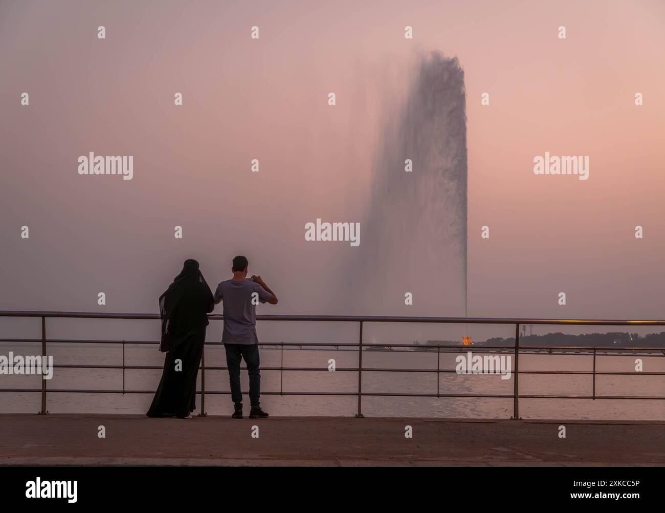 The sweet Saudi couple watching King Fahad's fountain on the Jeddah ...