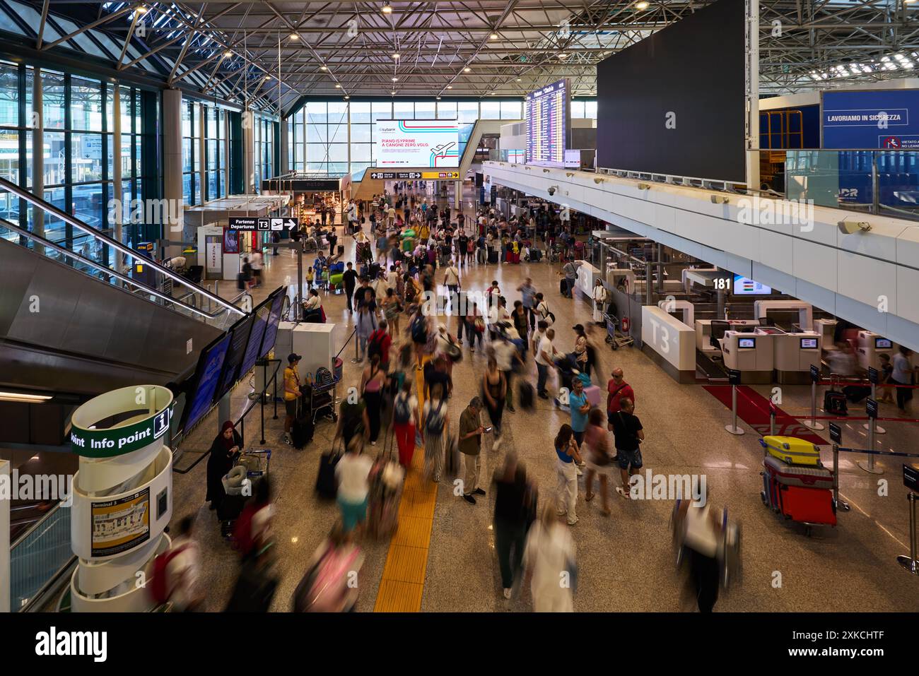 Departures hall at Terminal 3 of Fiumicino airport in Rome, Italy Stock ...