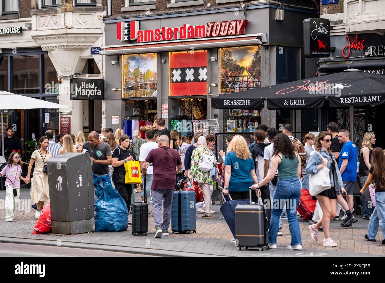Shopping street Damrak, many tourists, visitors, Amsterdam, Netherlands ...