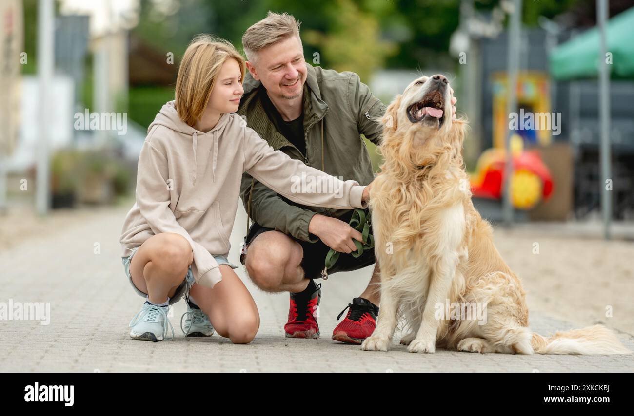 Dad daughter golden retriever hi-res stock photography and images - Alamy