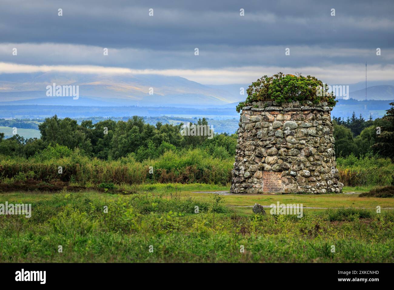 The Culloden Memorial Cairn on the Culloden battlefield, Inverness ...