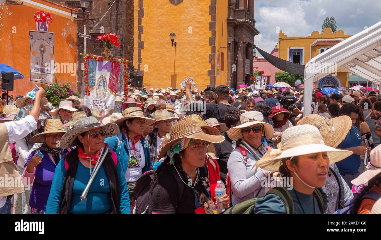 Pilgrim Women Continue Journey heading to the Basilica of Guadalupe ...