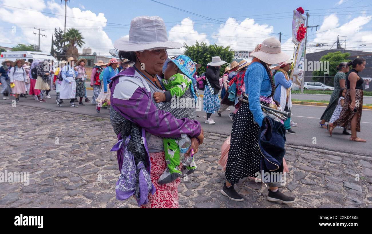 Pilgrim Women Continue Journey heading to the Basilica of Guadalupe ...