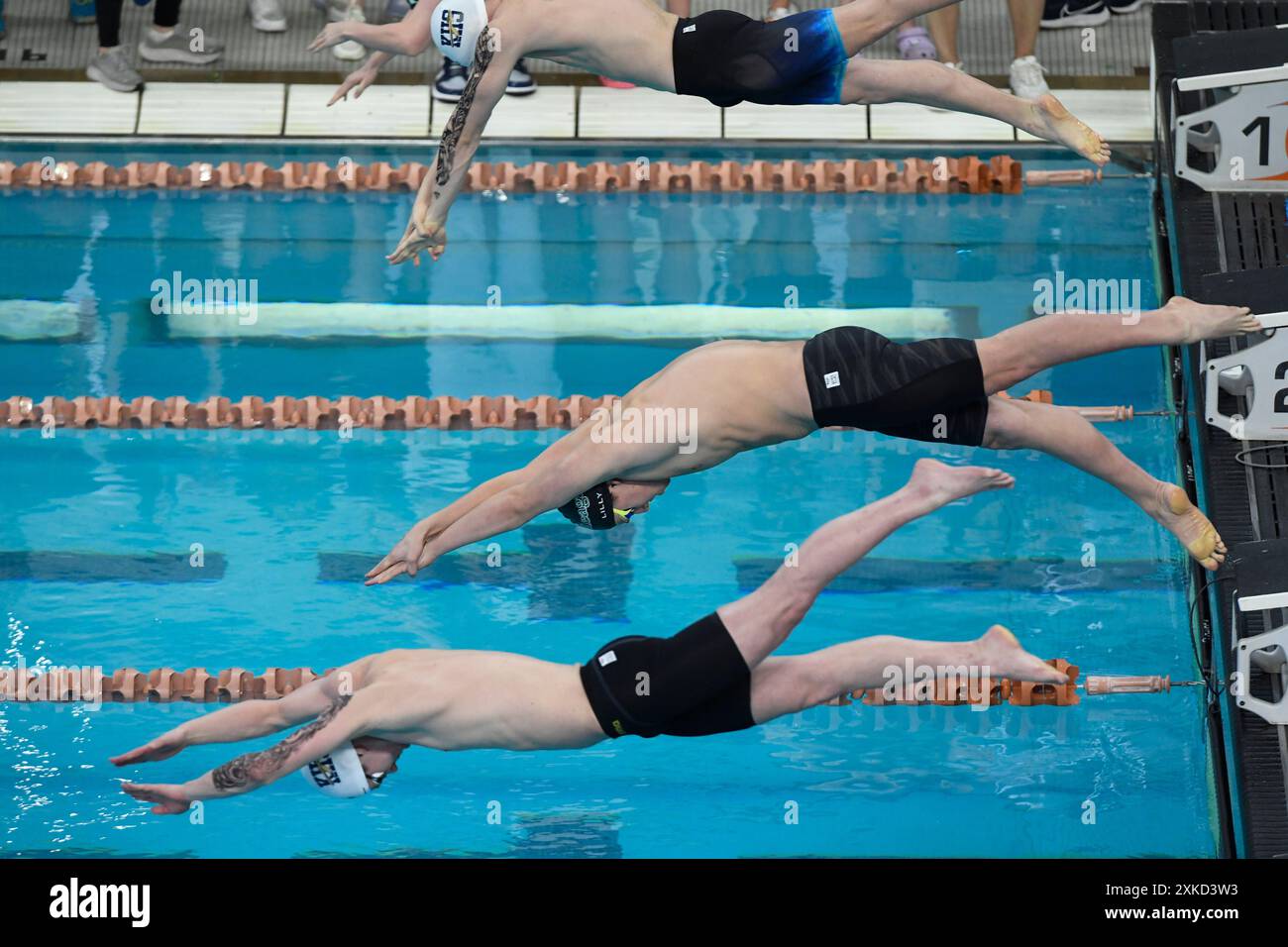 Grant Lilly of Reagan (center) takes off from the start during the 6A ...