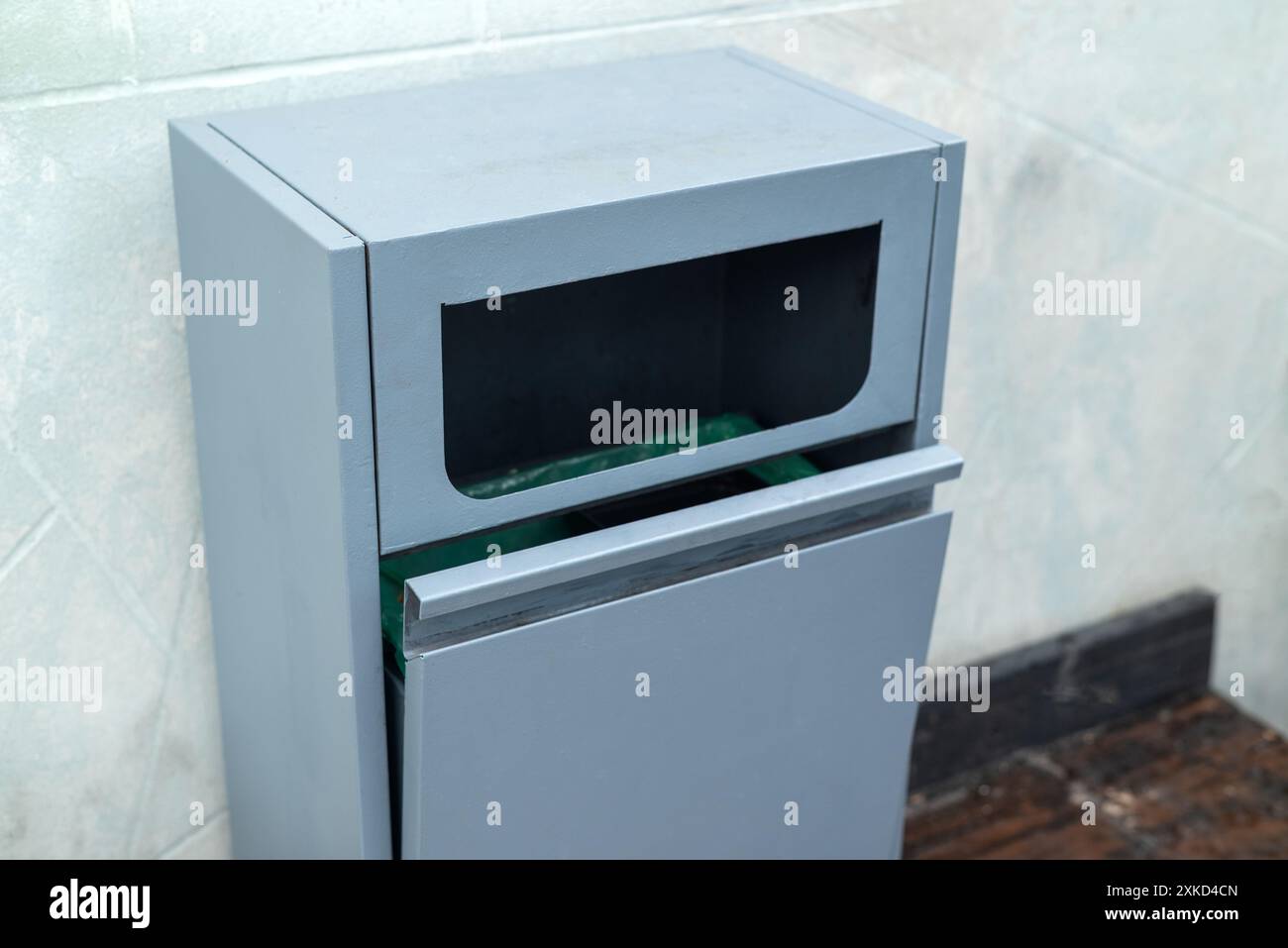Modern green metallic trash hi-res stock photography and images - Alamy