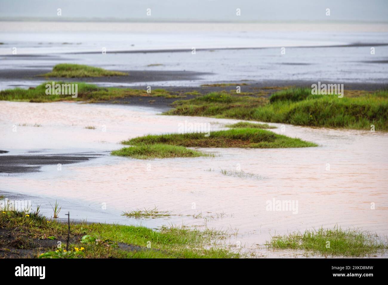 Around the Loftsalahellir cave and in the cave - Water colors | Autour ...
