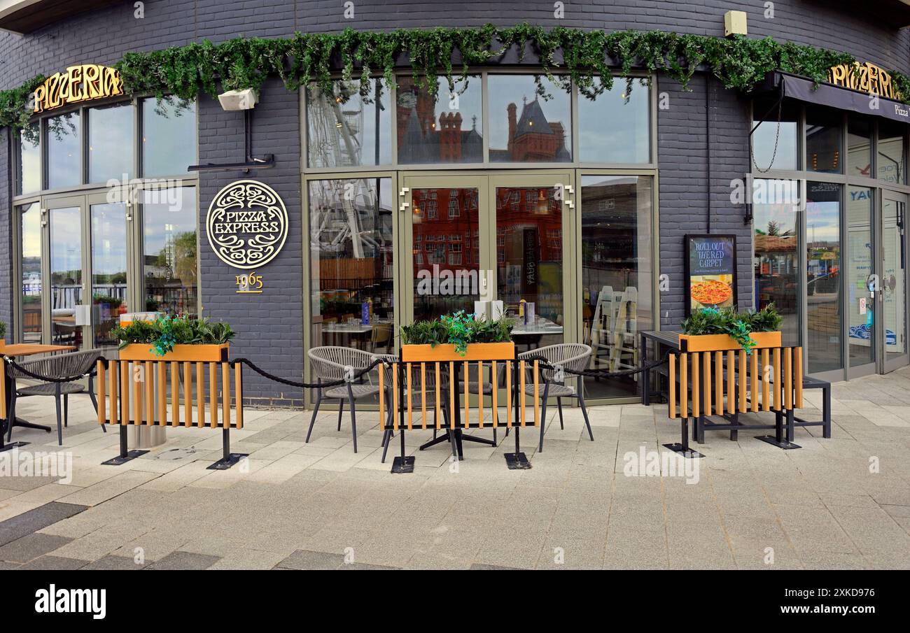 Restaurant Cardiff Bay - Pizza Express pizzeria curved frontage and ...
