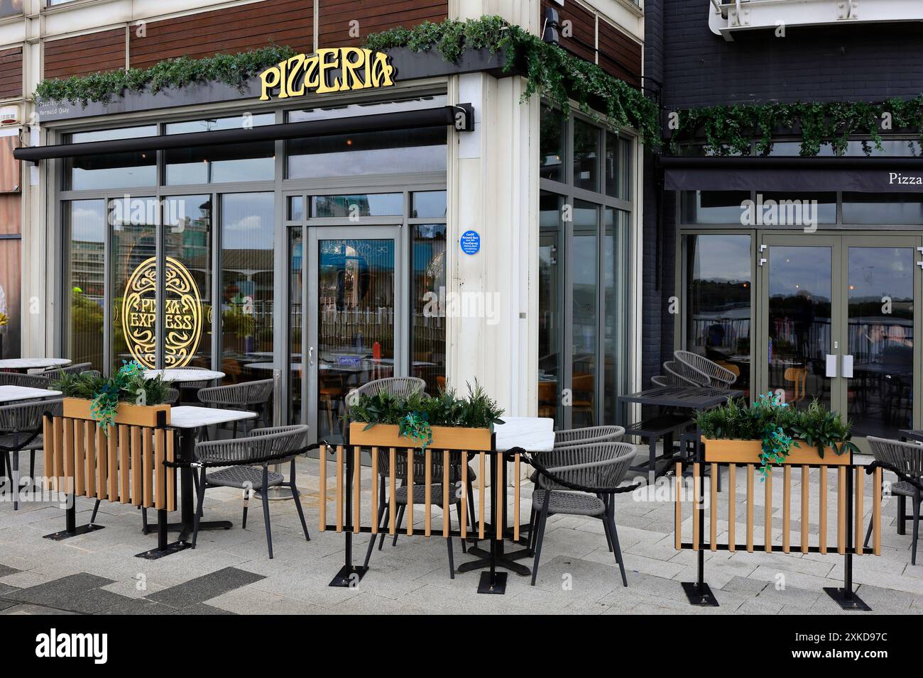Restaurant Cardiff Bay - Pizza Express pizzeria curved frontage and ...