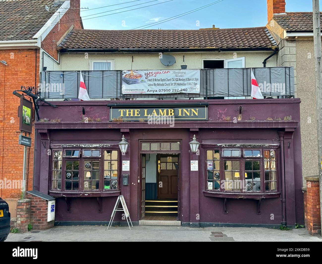 The Lamb Inn Public House Stock Photo - Alamy