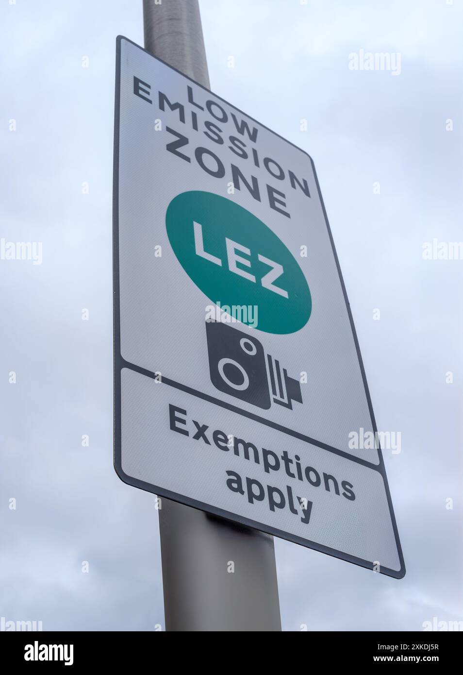 A Sign For A Controversial Low Emission Zone To Tackle Climate Change ...