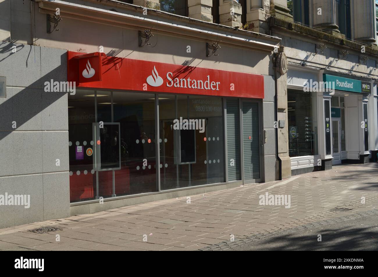 Santander bank branch cardiff hi-res stock photography and images - Alamy