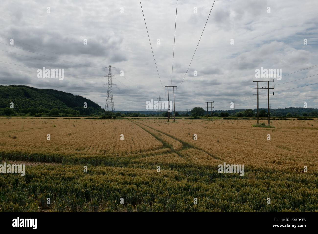 Power lines england hi-res stock photography and images - Alamy