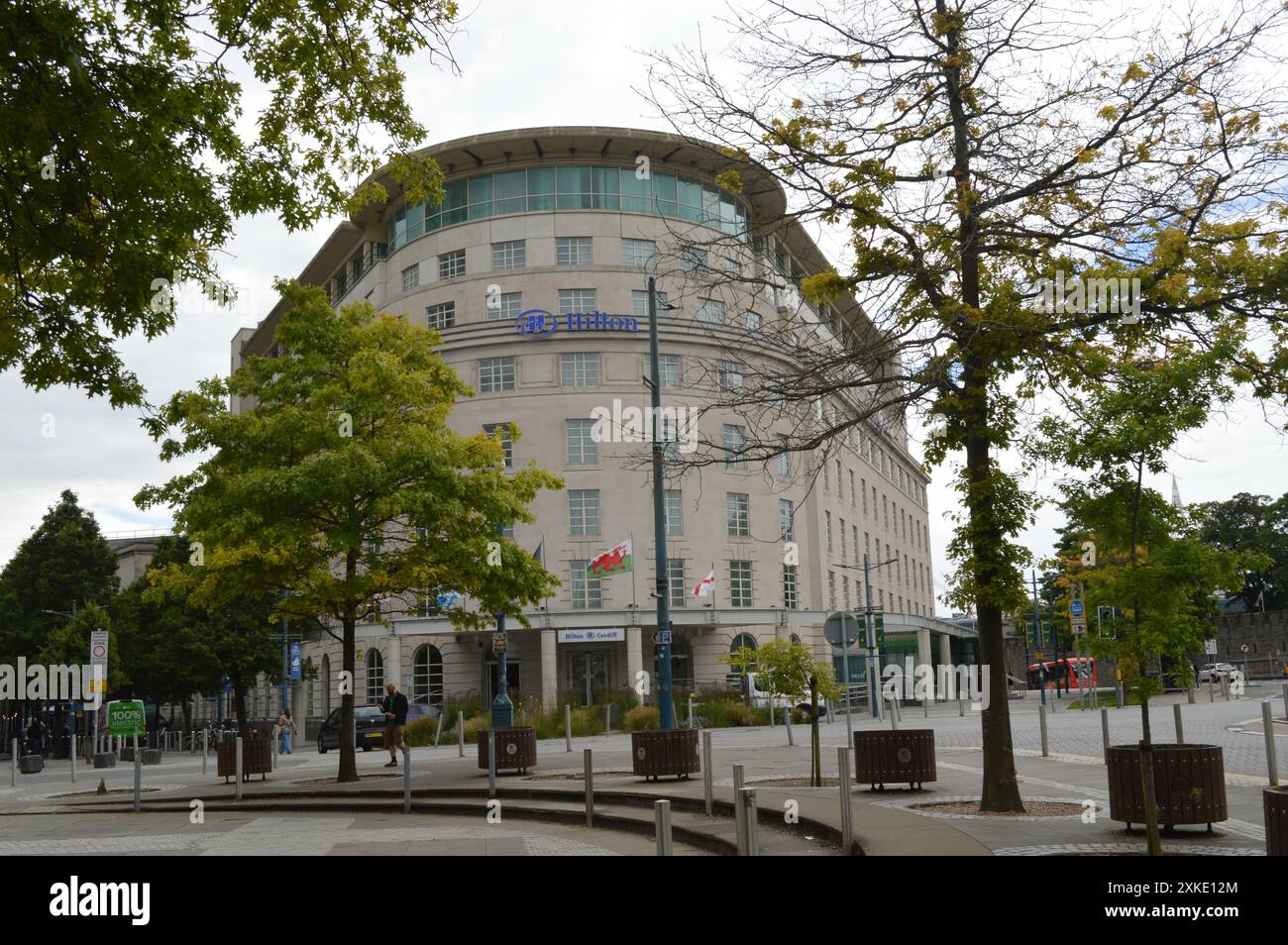 Curved hotel frontage cardiff hi-res stock photography and images - Alamy