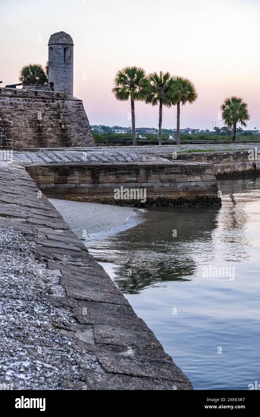 Castillo de san marcos seawall hi-res stock photography and images - Alamy