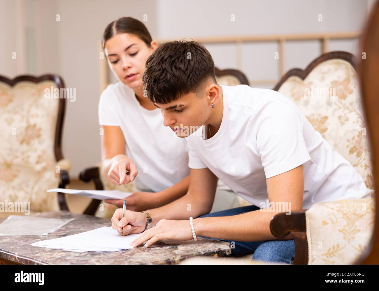 Man fill out documents hi-res stock photography and images - Alamy