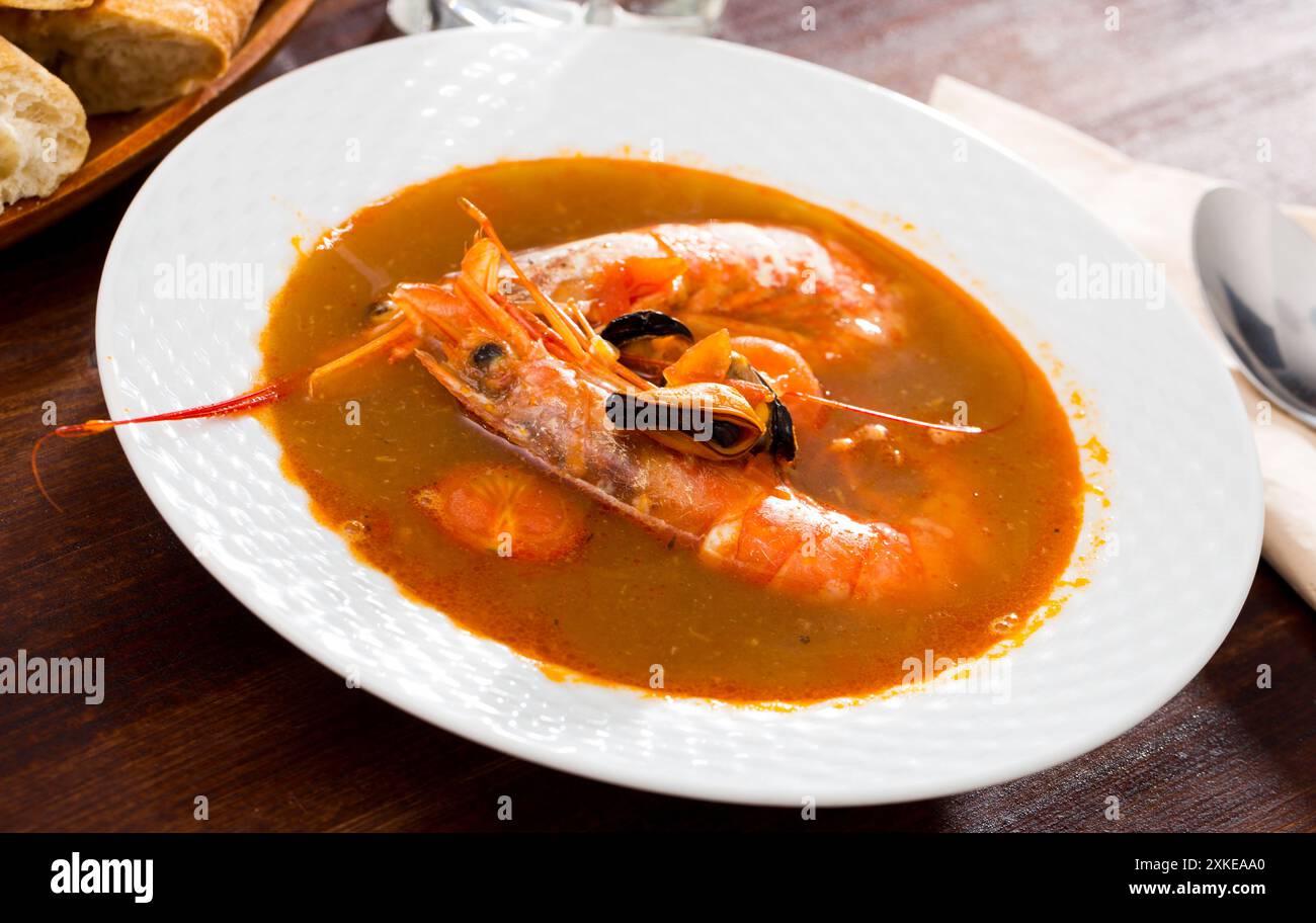 Spicy seafood broth with king prawns and shellfish Stock Photo - Alamy