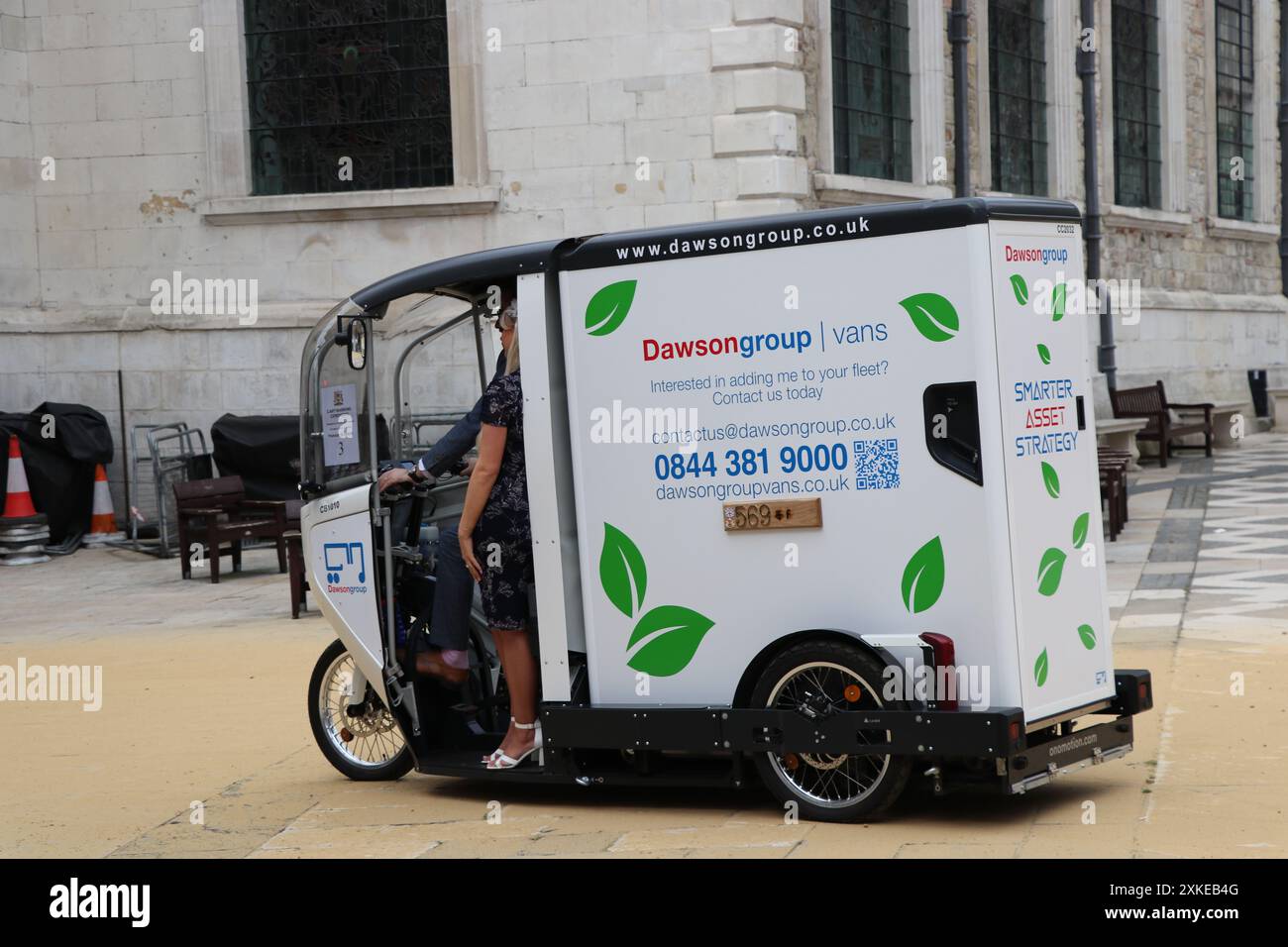 E cargo tricycle hi-res stock photography and images - Alamy