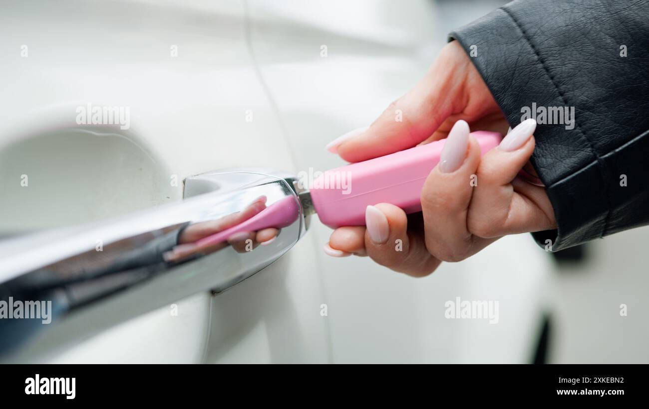 Pink car keys opening lock hi-res stock photography and images - Alamy