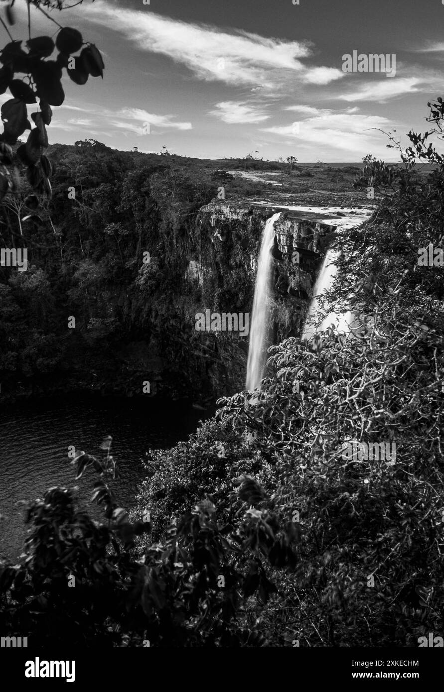 Salto Kama-Meru Waterfall flowing from mountain at Canaima National ...