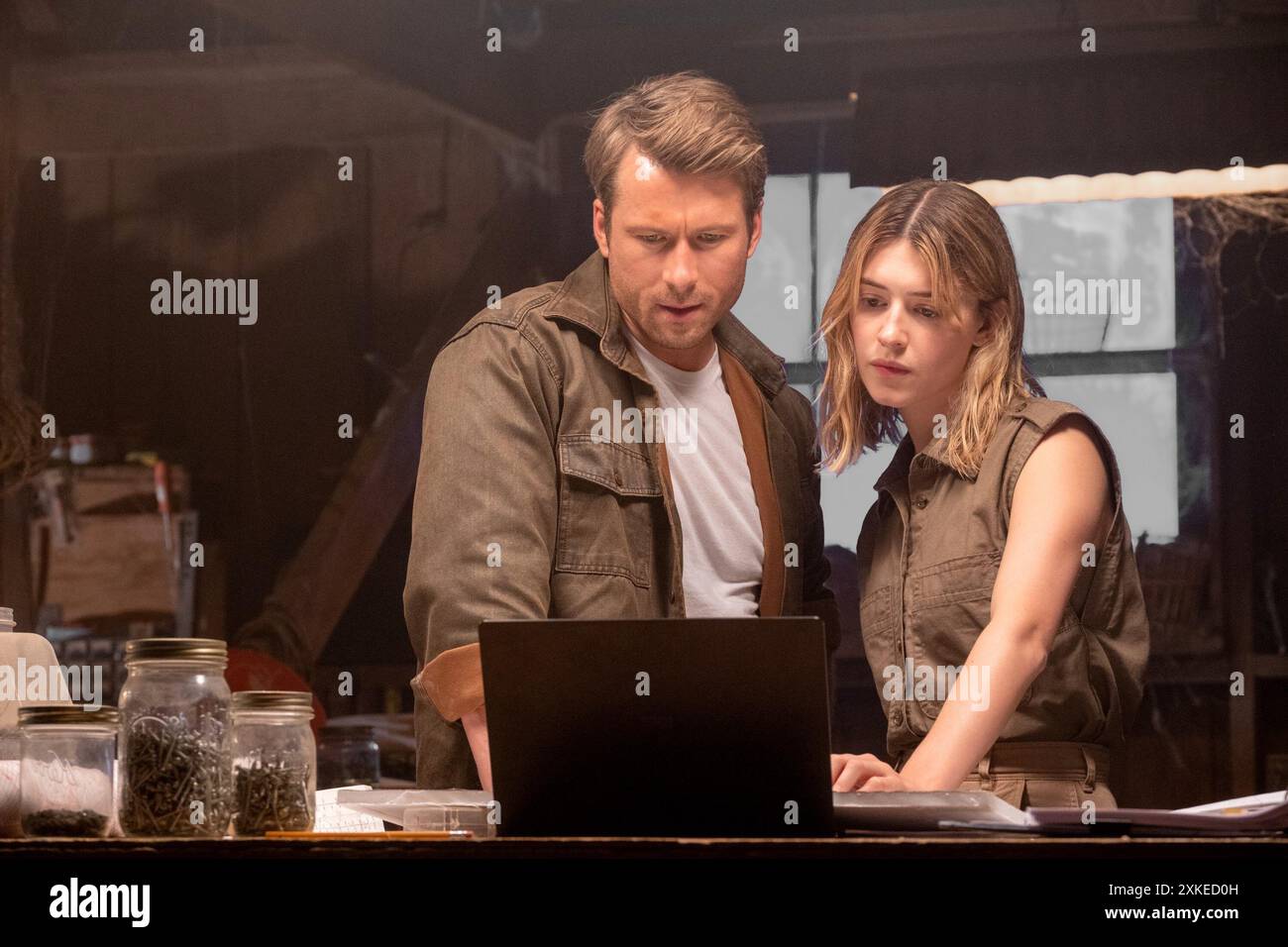 TWISTERS, from left: Glen Powell, Daisy Edgar-Jones, 2024. ph: Melinda ...