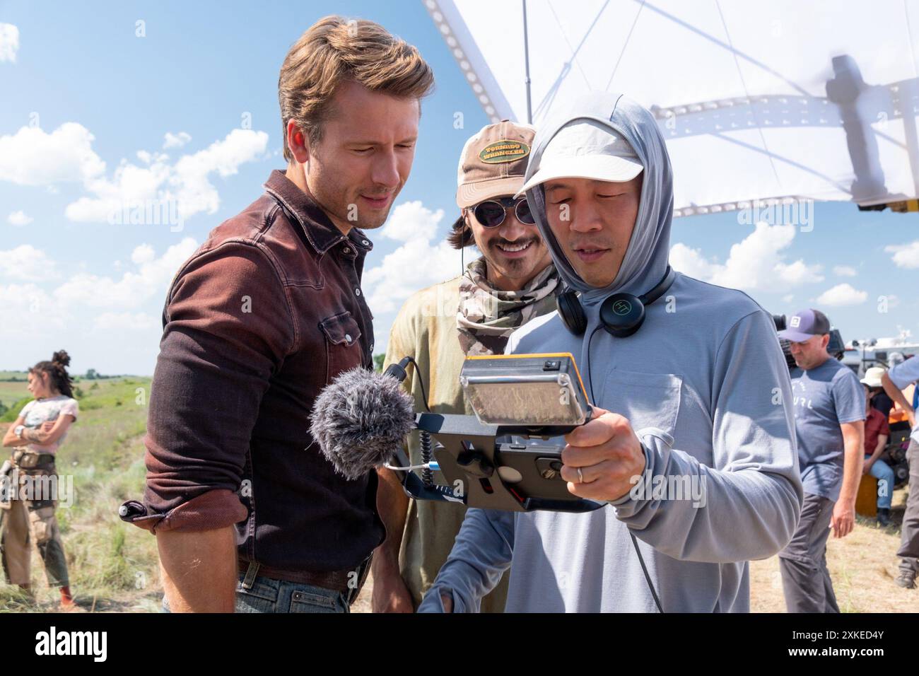 TWISTERS, from left: Glen Powell, Brandon Perea, director Lee Isaac ...
