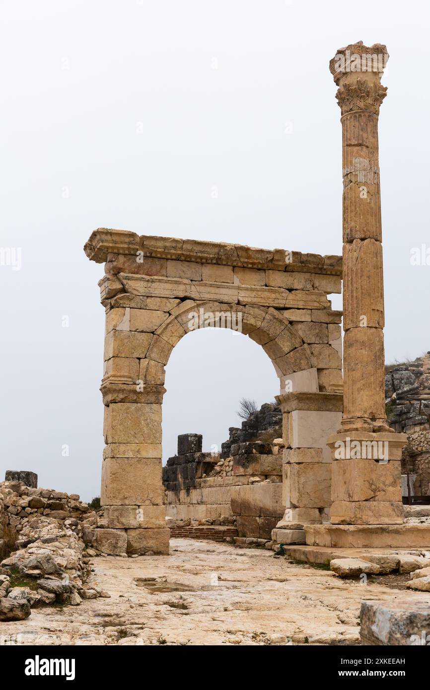 Remained honorific arched gate and Corinthian column in Sagalassos ...