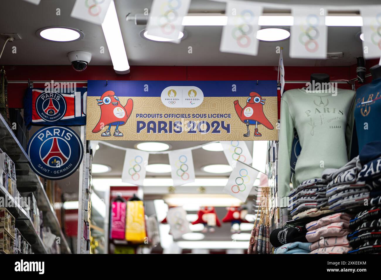 Paris, France. 22nd July, 2024. 240722 A souvenir shop during day -4 of ...