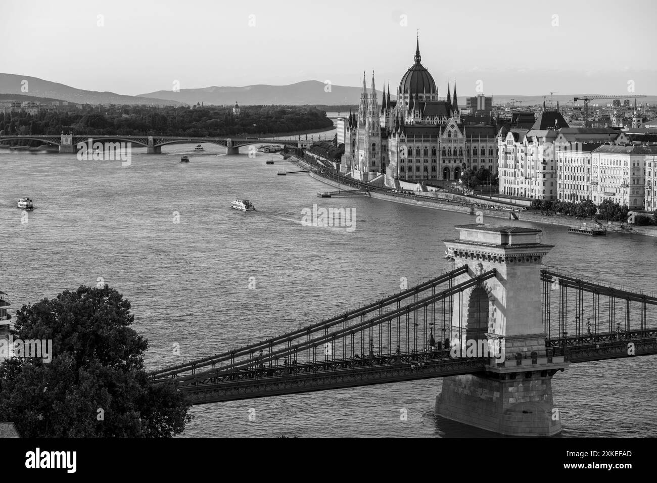 Telephoto of the Hungarian Parliament Building Stock Photo - Alamy