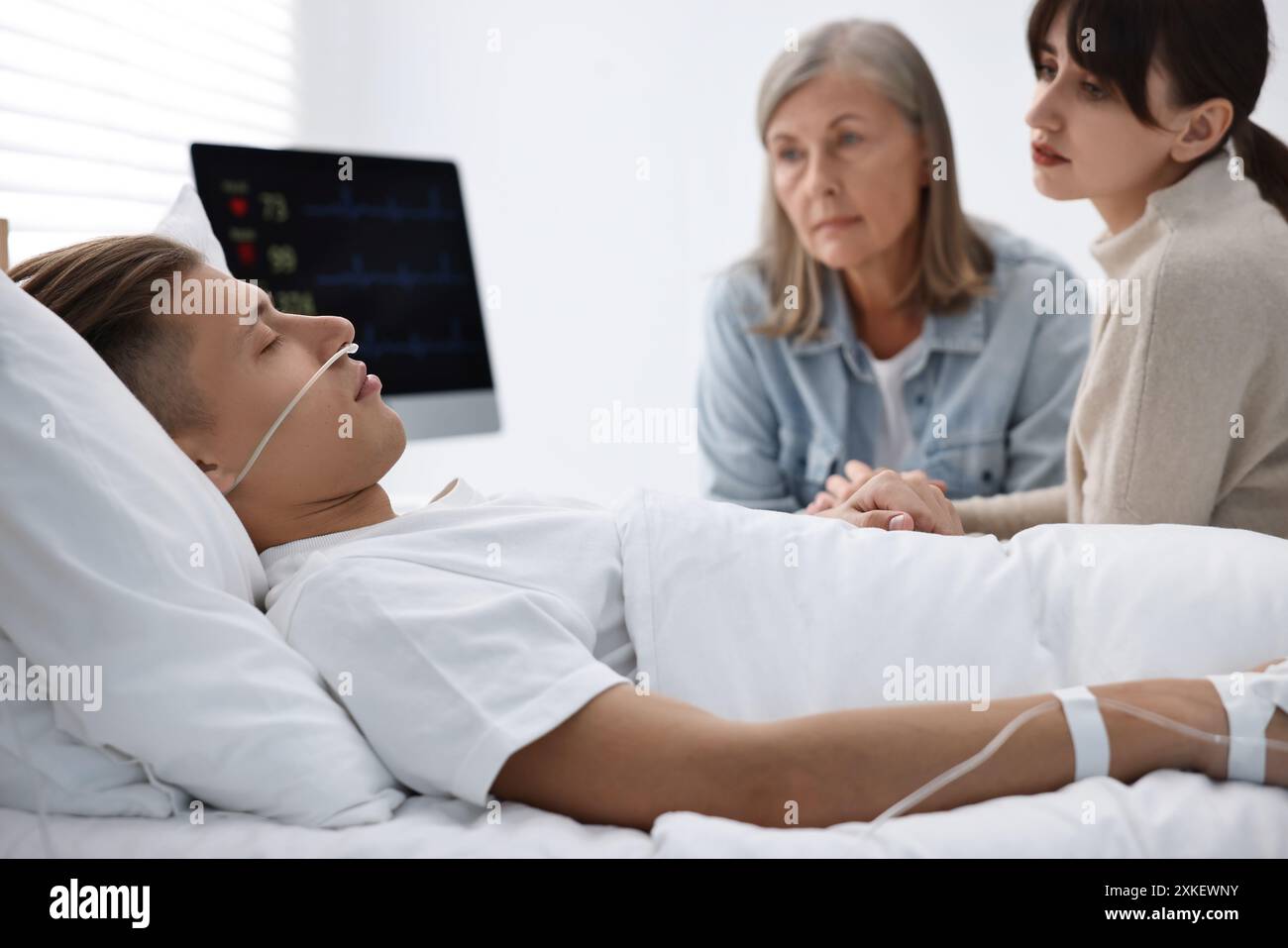 Women sad in hospital bed hi-res stock photography and images - Alamy
