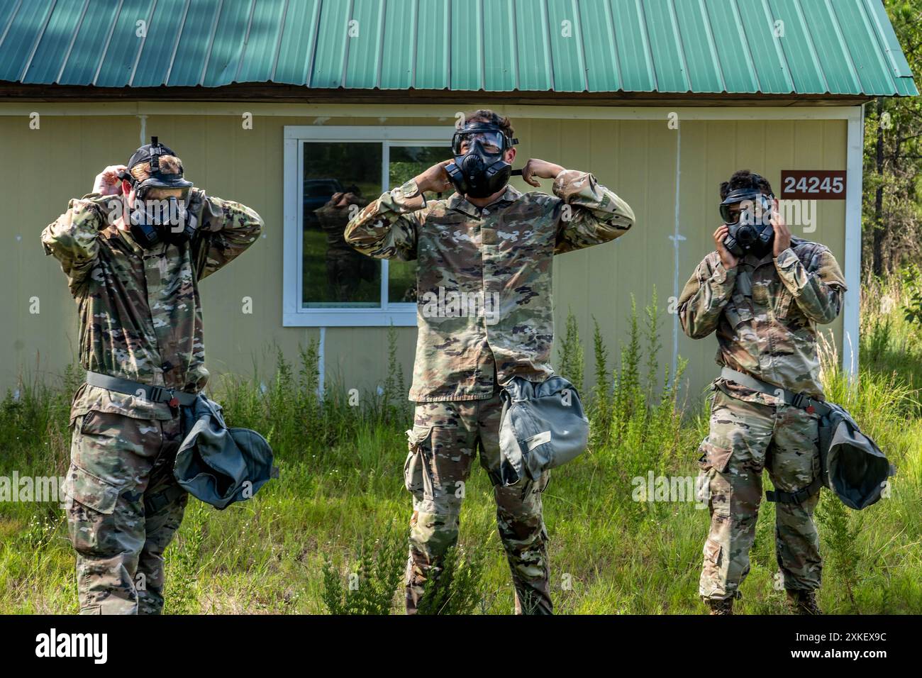 U.S. Army Soldiers with 7th Special Forces Group (Airborne) practice ...