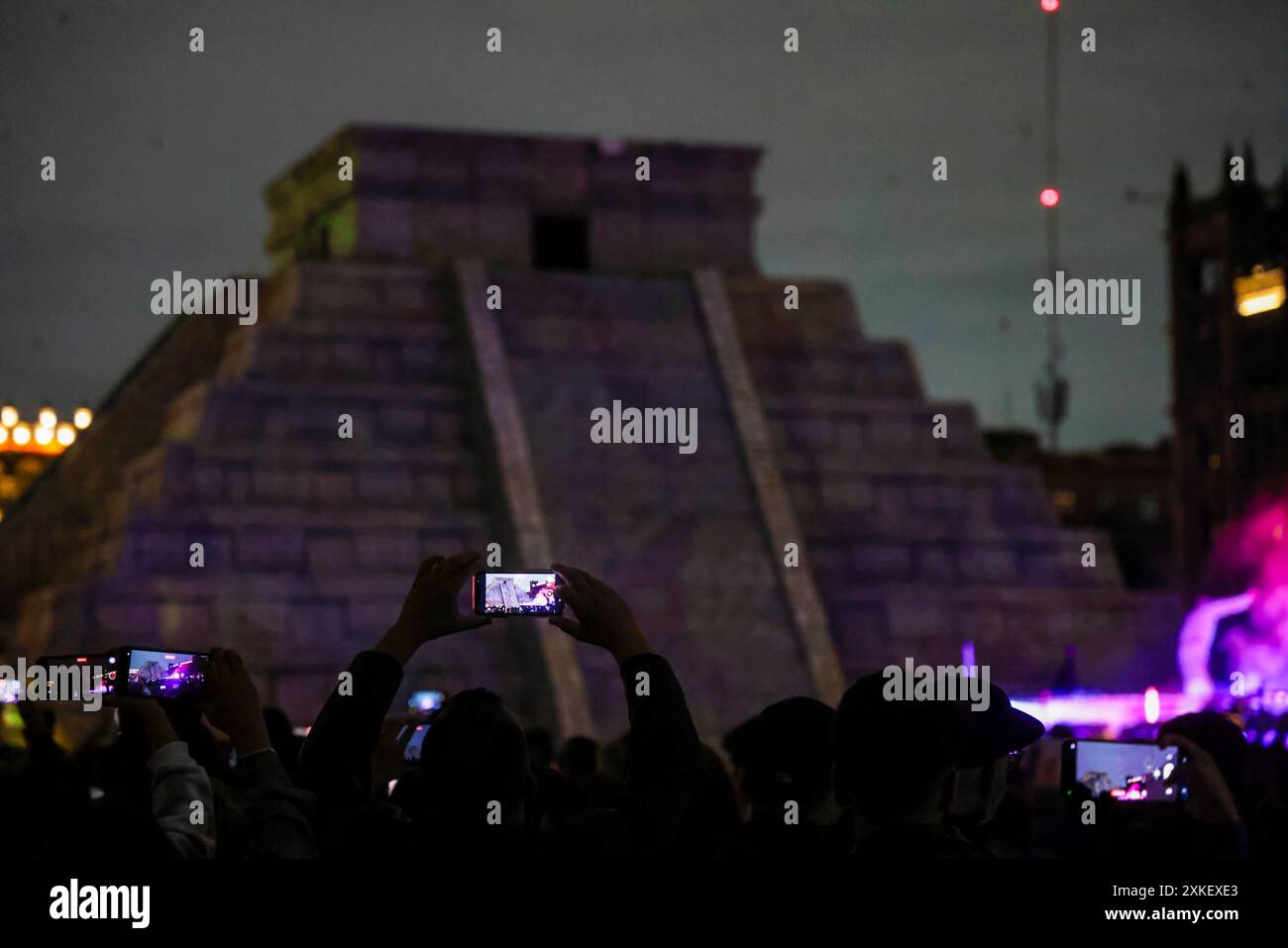 replica of the Kukulkan Pyramid of Chichén Itzá illuminated in a light ...