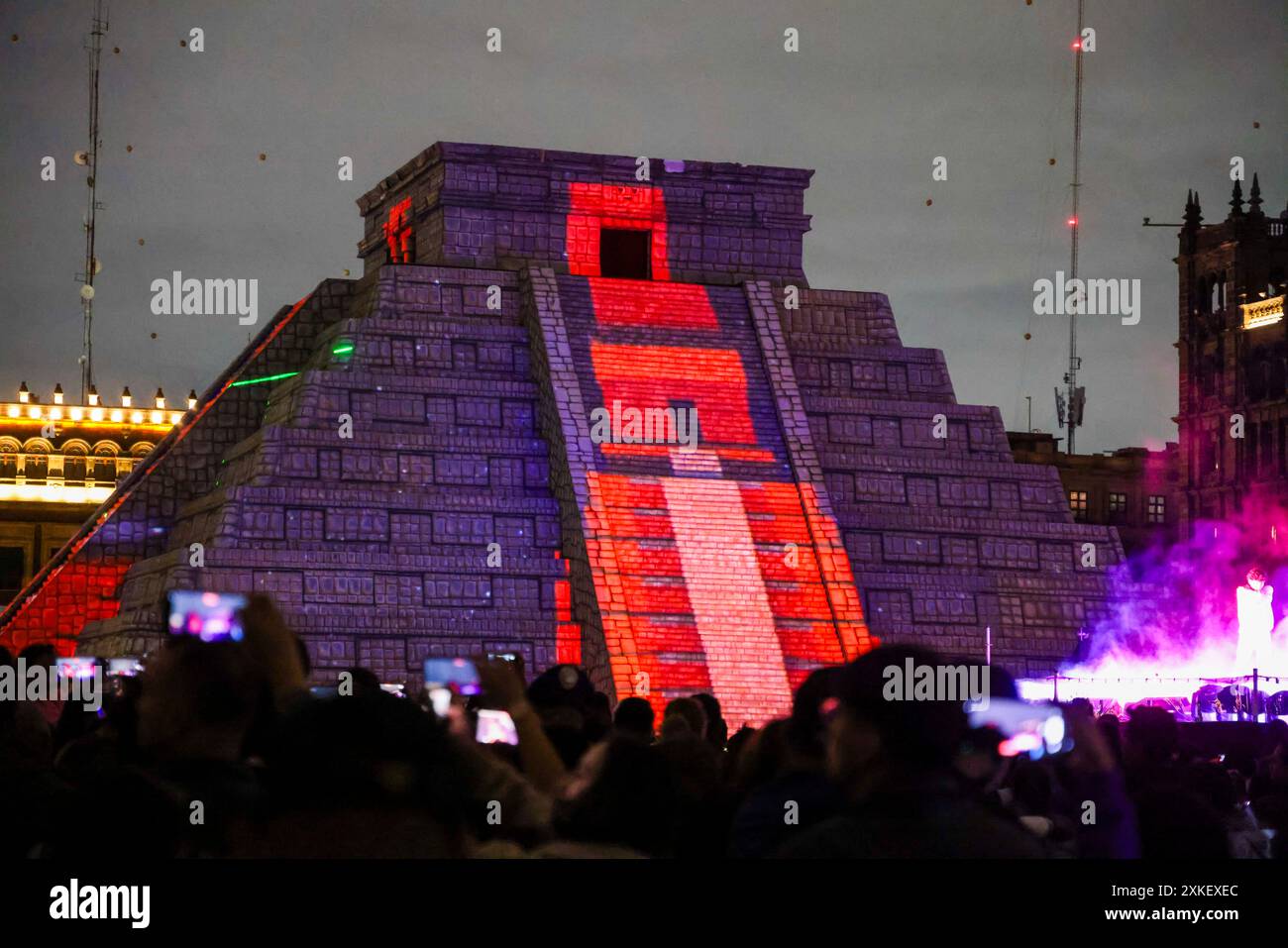 replica of the Kukulkan Pyramid of Chichén Itzá illuminated in a light ...