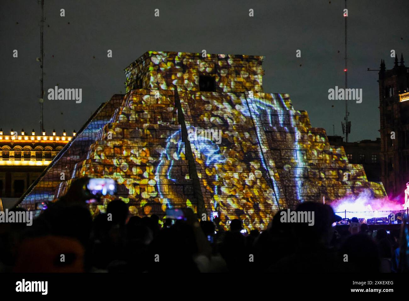 replica of the Kukulkan Pyramid of Chichén Itzá illuminated in a light ...