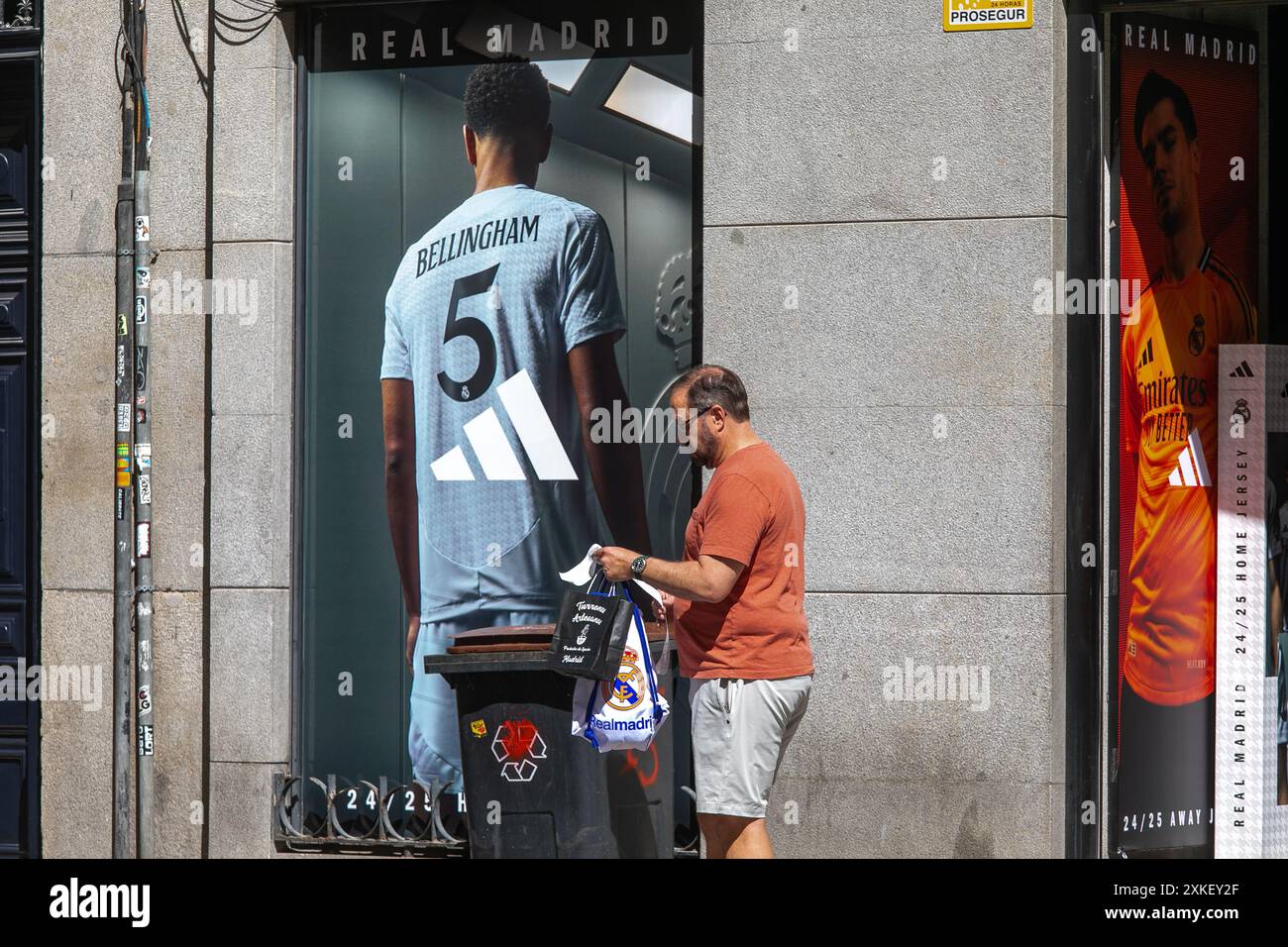 Real madrid football hamper hi-res stock photography and images - Alamy