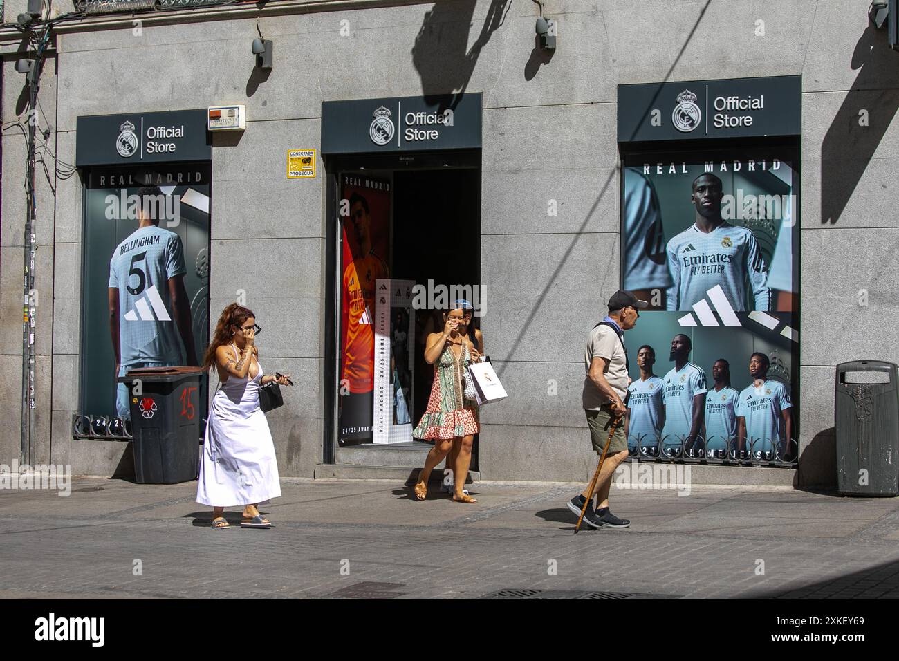 Real madrid football hamper hi-res stock photography and images - Alamy
