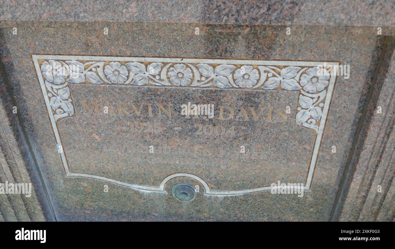 Los Angeles, California, USA 22nd July 2024 Industrialist/Mogul Marvin Davis Grave at Pierce ...