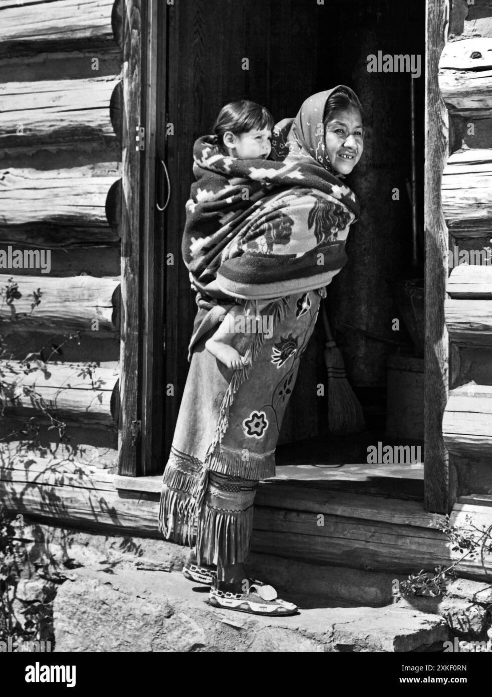 Cherokee woman child hi-res stock photography and images - Alamy