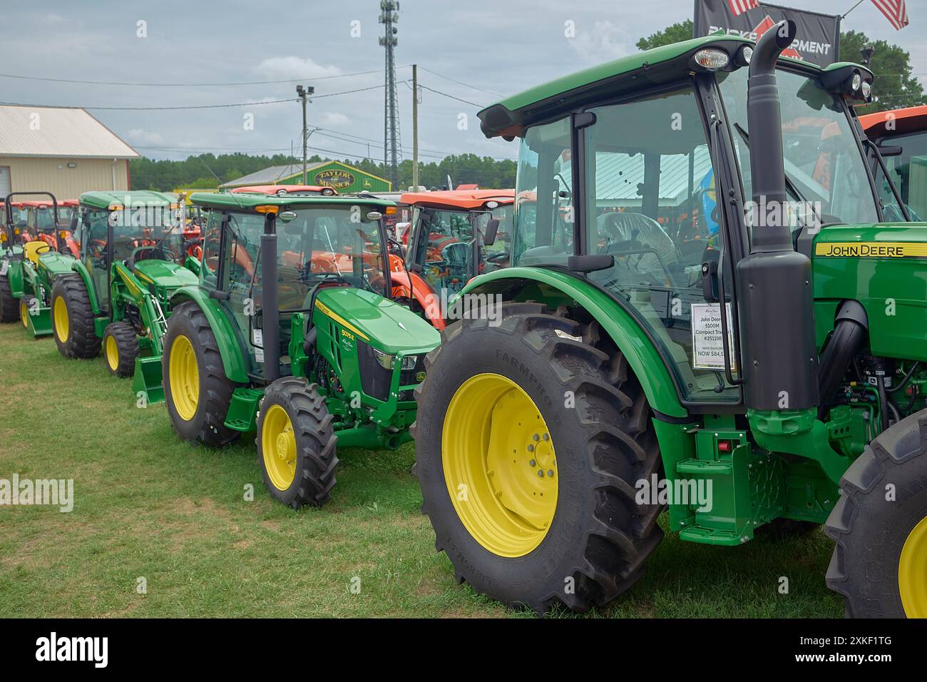 Green and yellow livery hi-res stock photography and images - Alamy