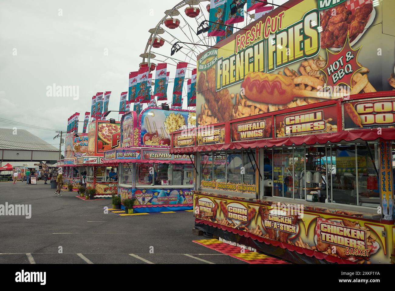 Carnival vendor midway hi-res stock photography and images - Alamy