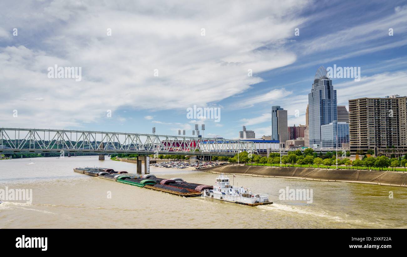 Barge travels down the Ohio River past downtown Cincinnati Stock Photo ...