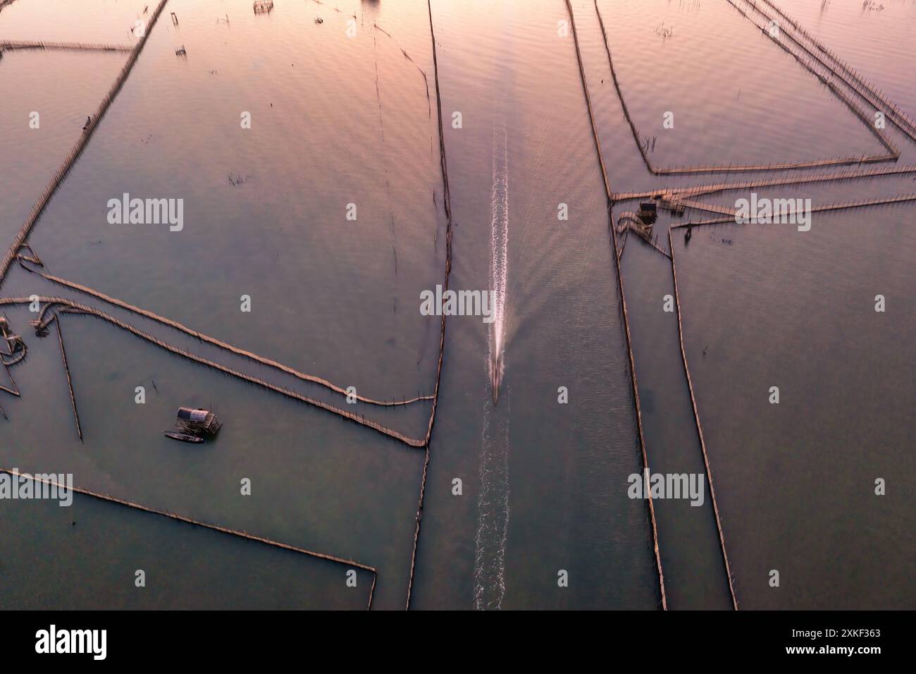 Chuon Lagoon, Hue belongs to the largest lagoon system in Vietnam ...