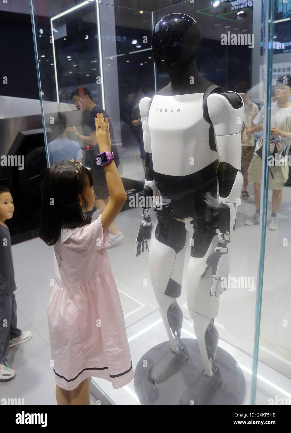 SHANGHAI, CHINA - JULY 7, 2024 - Visitors view Tesla's humanoid robot ...