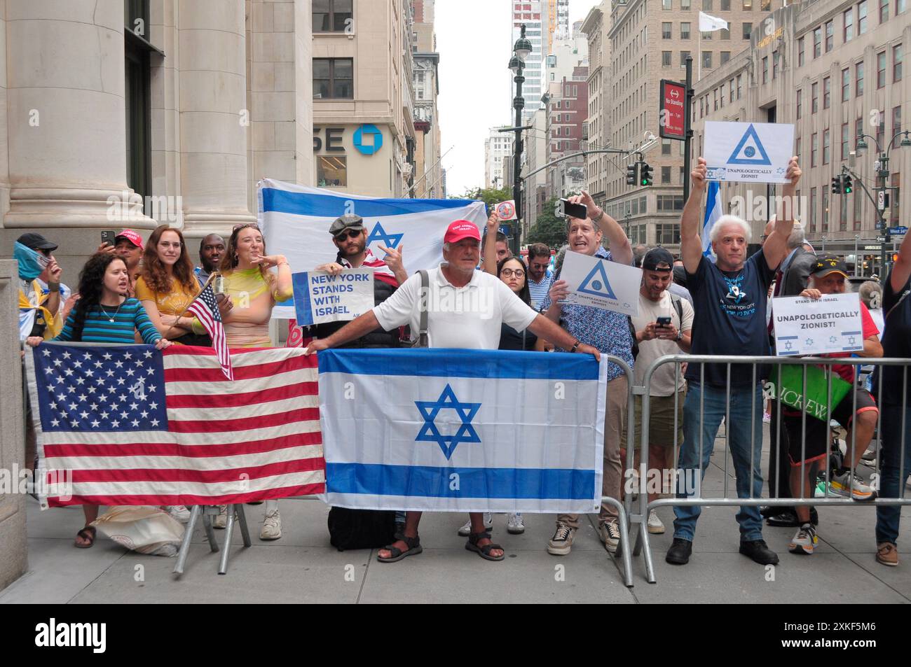 New York, USA. 22nd July, 2024. Pro-Israel demonstrators chant slogans ...
