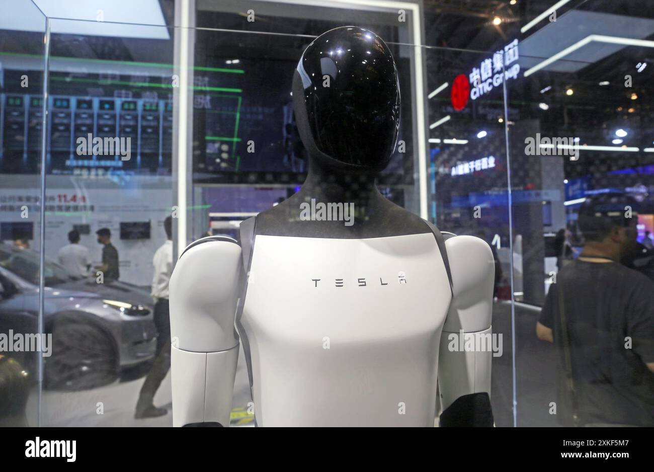SHANGHAI, CHINA - JULY 7, 2024 - Visitors view Tesla's humanoid robot ...